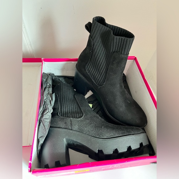 Id Required | Shoes | 325 Nib Black Chunky Chelsea Boots | Poshmark